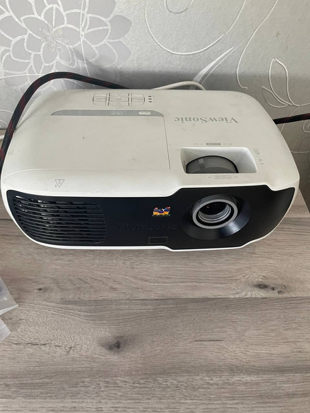 Проектор ViewSonic PA502XP пользовались несколько раз.