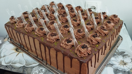 Tort va  shirinliklarga zakaz qabul qilaman