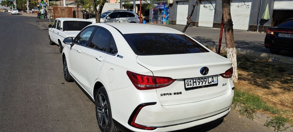 Продаётся электромобиль BAIC EU 5