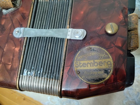 Продам аккордеон Hohner