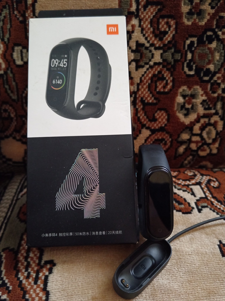 Продам часы брослет  Mi band4.