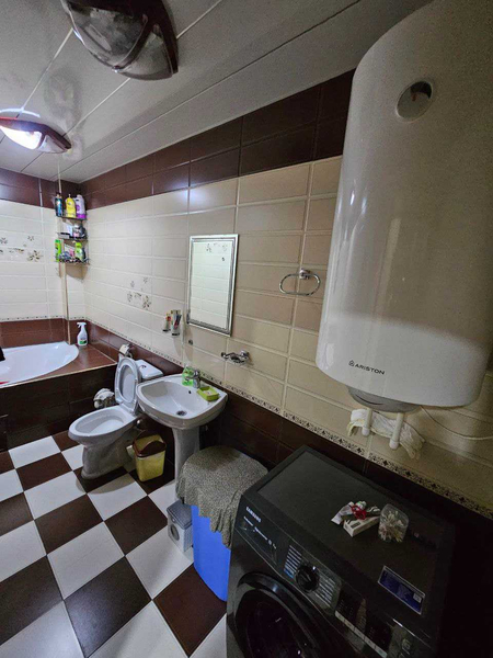 3 xonali qilingan 90m² 1-qavat sotiladi.