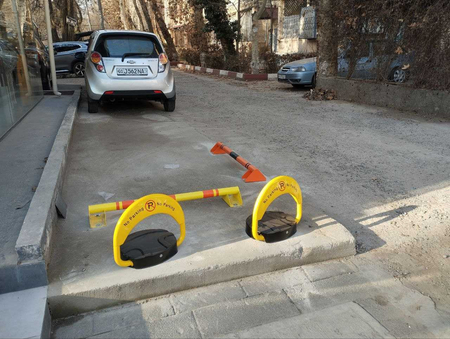 Парковочный барьер для автостоянок на пульте