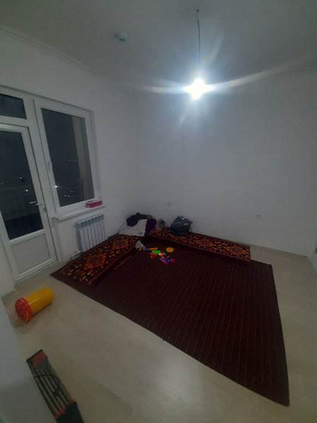 Olmos maxalla yangi uy 16 etajli uy 16 etaj 3 xonali  2 lifti  bor