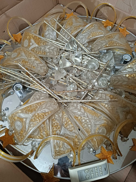 Срочно продам люстру