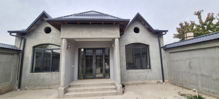 Arenda hovli faqat oilaga 4 xona