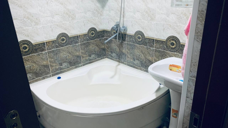 Qvartira  sotildi Bozor oldida
