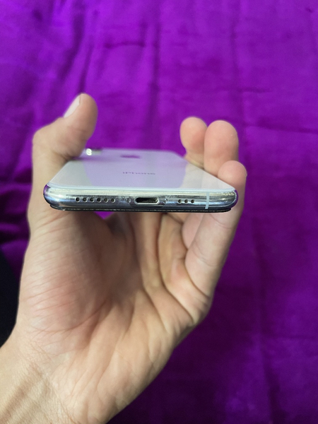 Iphone XS emkost 74%   64 GB