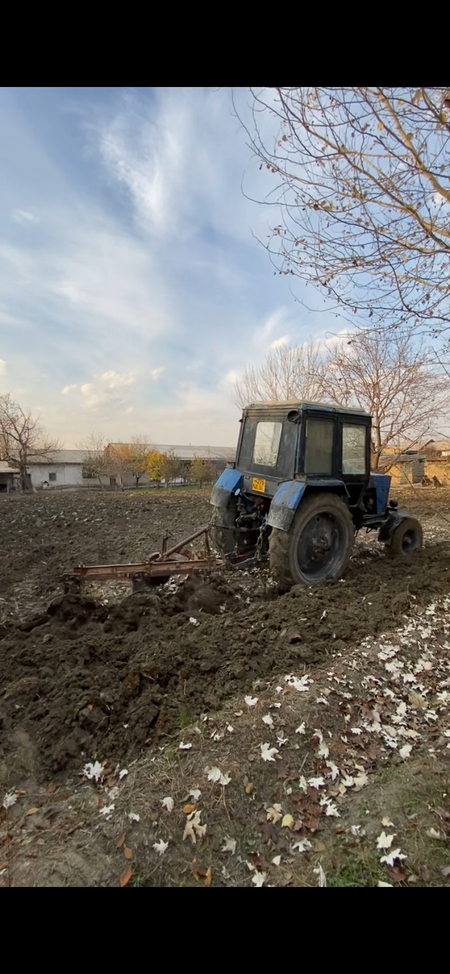 Traktor sotiladi