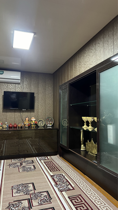Срочно продается 3 комнатная квартива в центре Янгиюля персидский