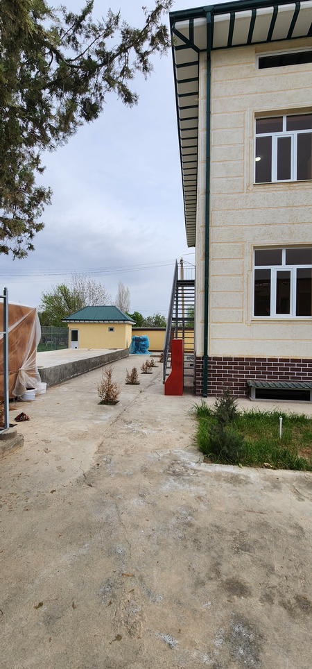 Xususiy STATSIONAR klinika va APTEKA binosi