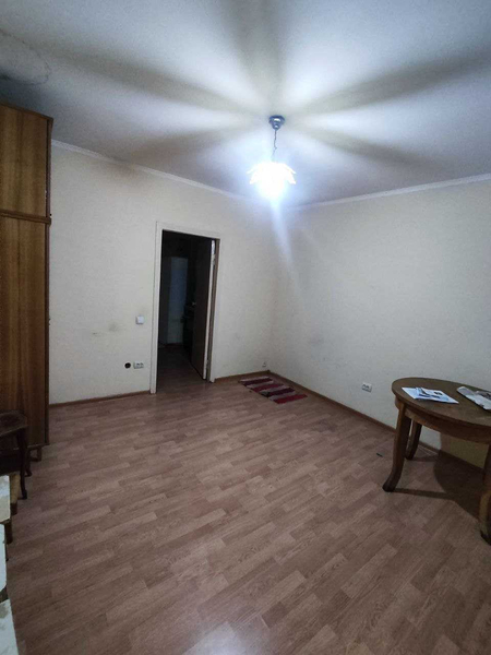 1 комнат. Чиланзар-8 Кв. Галерейка 20 м2. Ор. Катартал.
