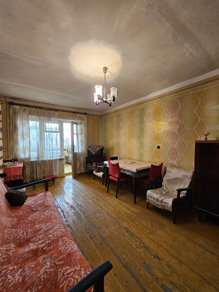 Академ городок Ор-р 7 поликленика.  2/4/4  55м²  2*6 Балкон