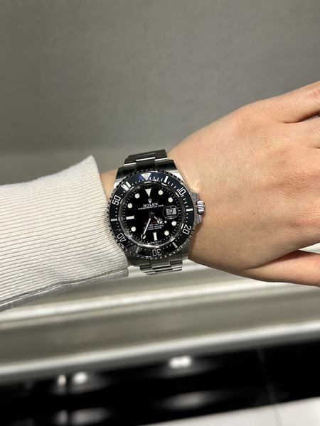 NEW Rolex Sea-Dweller 43 mm Steel 126600