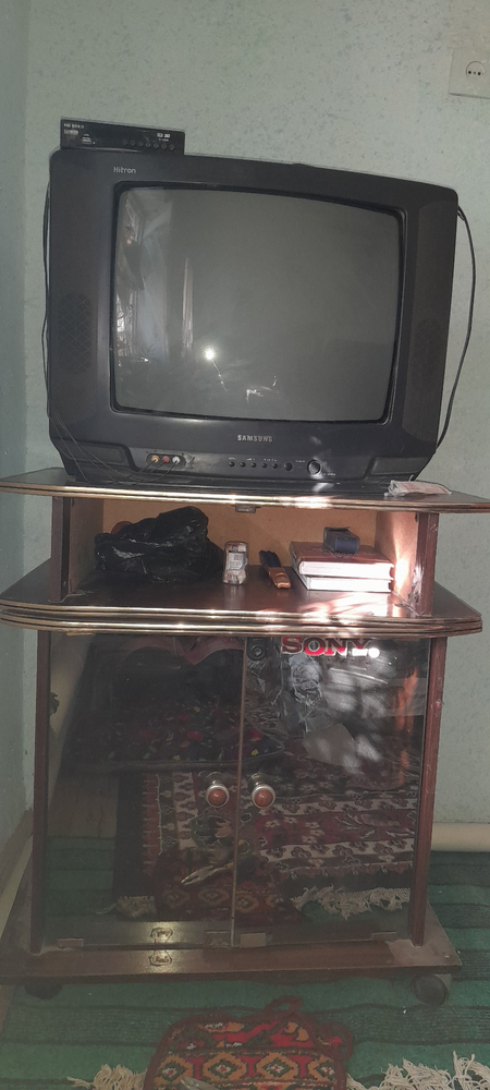 Televizor sotiladi