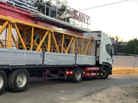 Iveco sotiladi pritsepi bilan