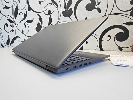 ПРОДАМ Lenovo V15ADA 2023 Офисный Ноутбук AMD 3020e/4GB/256SSD/15.6