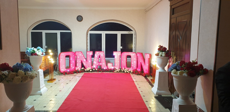 Onajon Otajon tabriklaymiz so'zlari mavjud