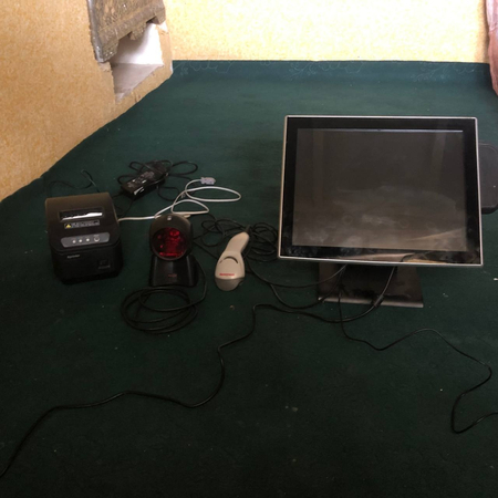 Kompyuter bugalteriya ishini qiladi savdo