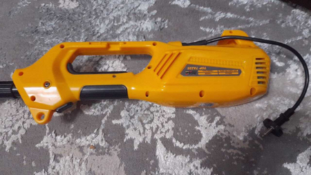 Мощный триммер фирмы ROLF7A225. 700 W. 10000 об. в мин.