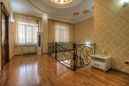 Продаётся на Никитина Мирзо улубек 4.5 сотик комнат 8