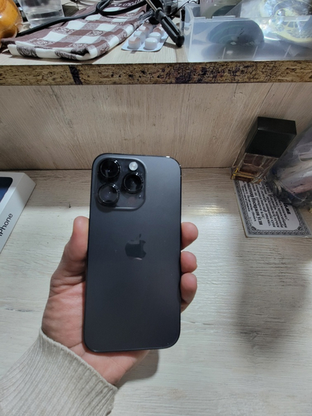 Iphone 14 pro qora