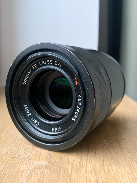 Объектив Sony Carl Zeiss Sonnar T* 55mm f/1.8 ZA