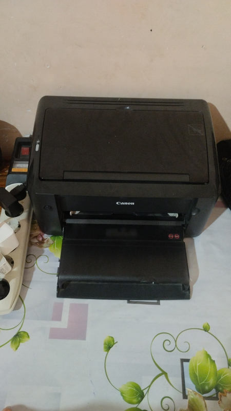 I-Sensys LBP3010B\\nOq qora printer \\n100 % ishlaydi \\nCabellari bor \\nPrin