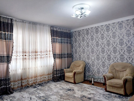 Kvartira parkentskiy bozor orqasida 2 xona