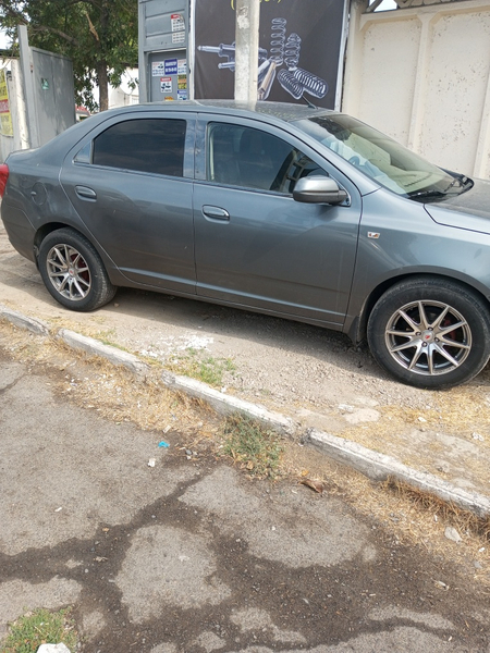 Автомобиль кобальт
