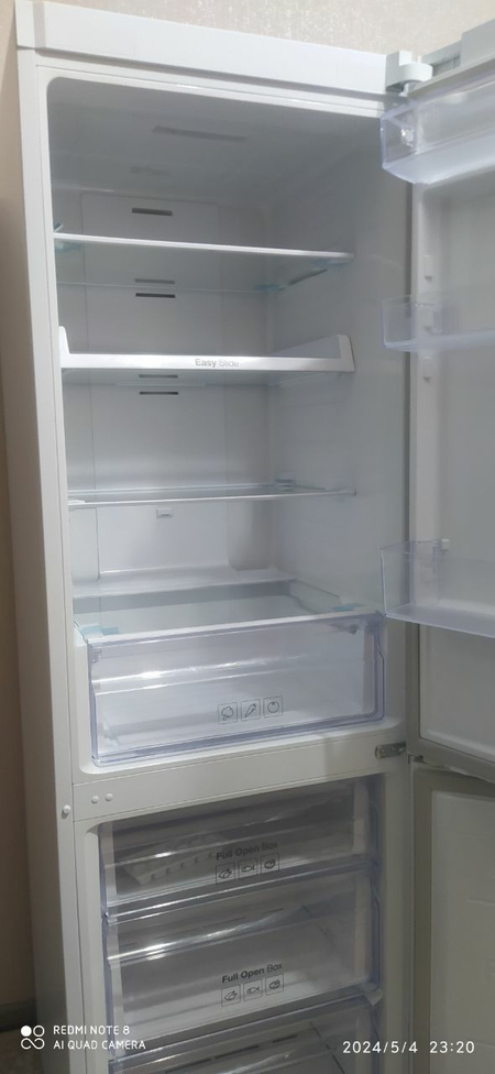 Samsung nofrost. Past kuchlanishli tokda ham ishlaydi.