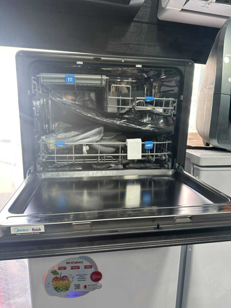 Настольная посудомойка Midea на 5 персон, установки не требует, новая.