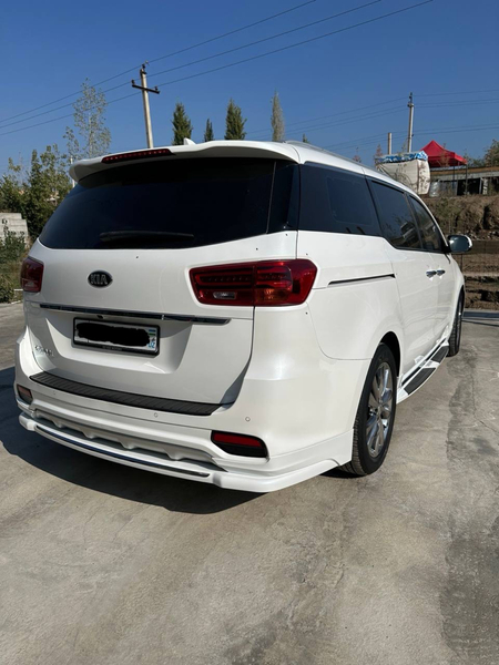 KIA Carnival Benzin