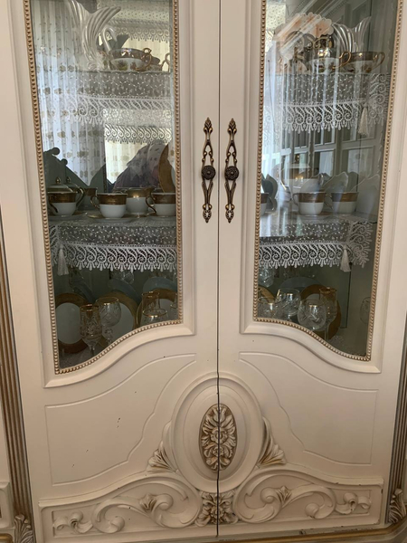 Стенка сотилади. Продаётся мебель.