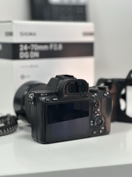 Sony A7 r3 Sony+50mm f1.8 sotiladi