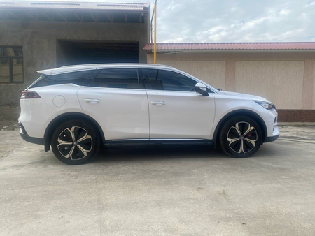 BYD Tang EV 2 wd 730 km