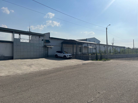 Юнусабад 1700кв.м Нежилое територия с готовым арендатором с Удобставам
