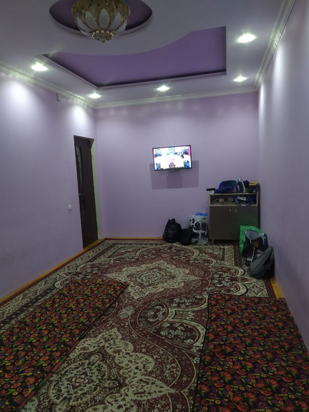 Sagdiana masjidni oldida 2 yoki 3 kishiga kvartira bor