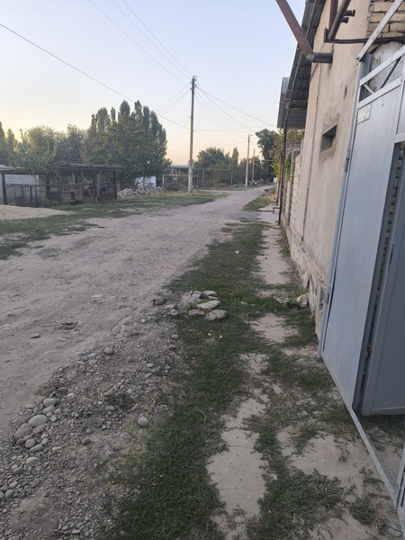 Yer sotiladi (продаётся земельный участок)