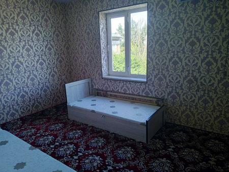 Ijaraga uy bor. Evroremont oilaga beriladi.