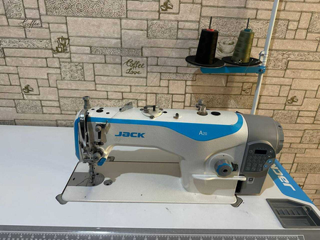 Продаёться швейная машина JACK A2s