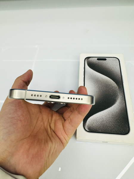 iPhone 15 Pro Max 256 gb white