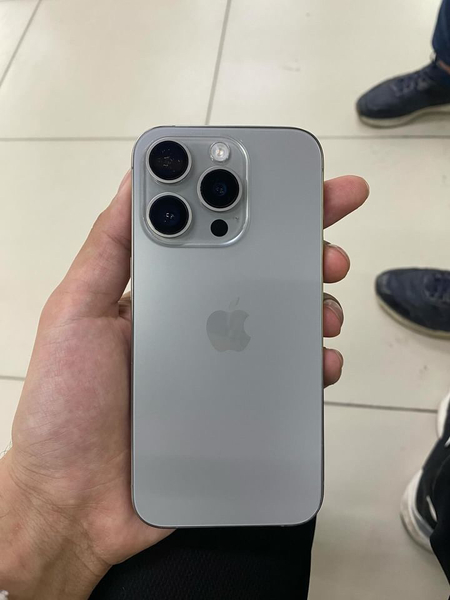 iphone 15 pro titan