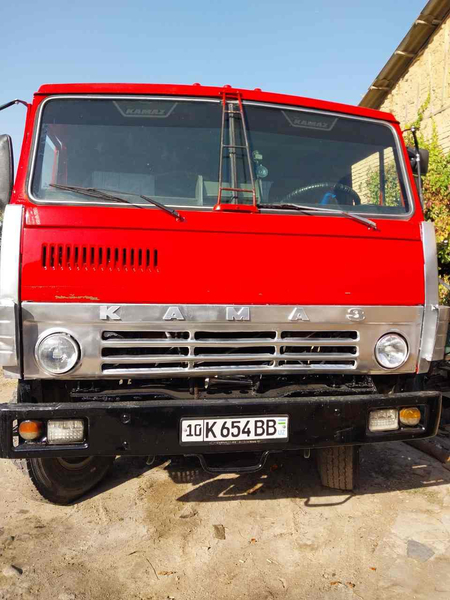 Kamaz tyagach universal konteyneravoz