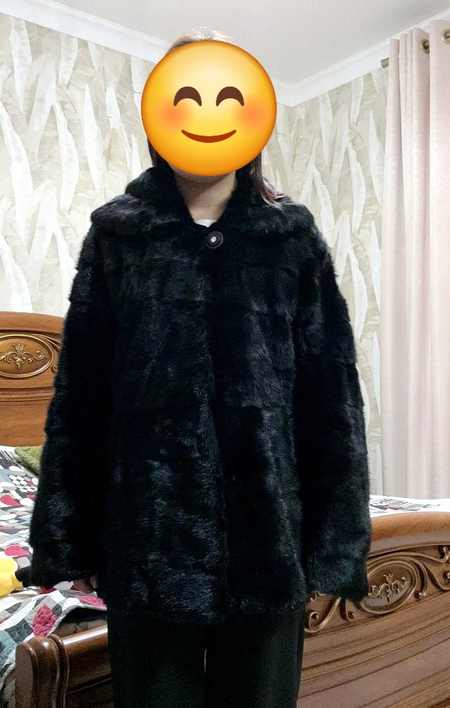 Норковая шуба с капюшоном.