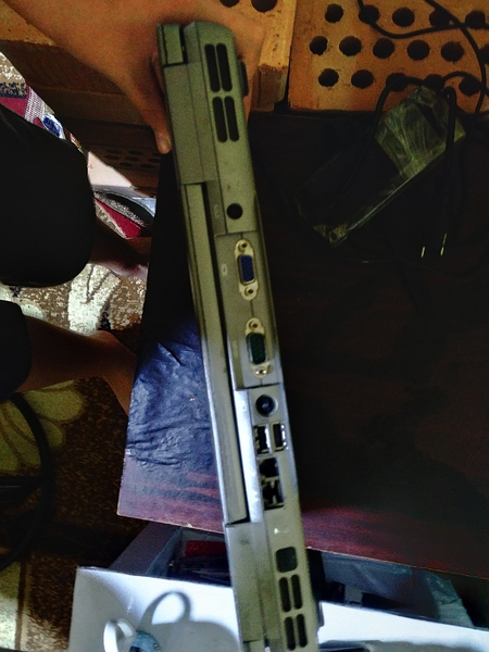 Продам ноутбук Dell 2005 года.