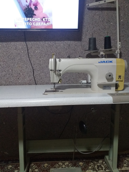 Продам швейную машинку Jack