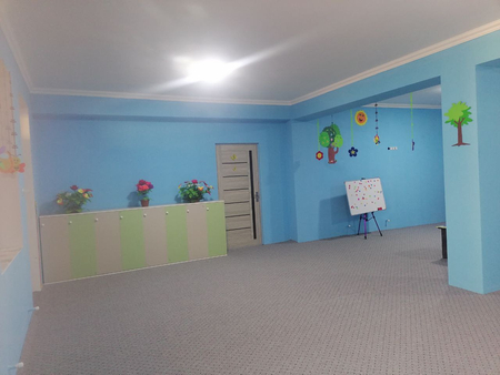 4 Dona 4 etajlik kravat va 20 Dona stol stul va bolalar shkafi