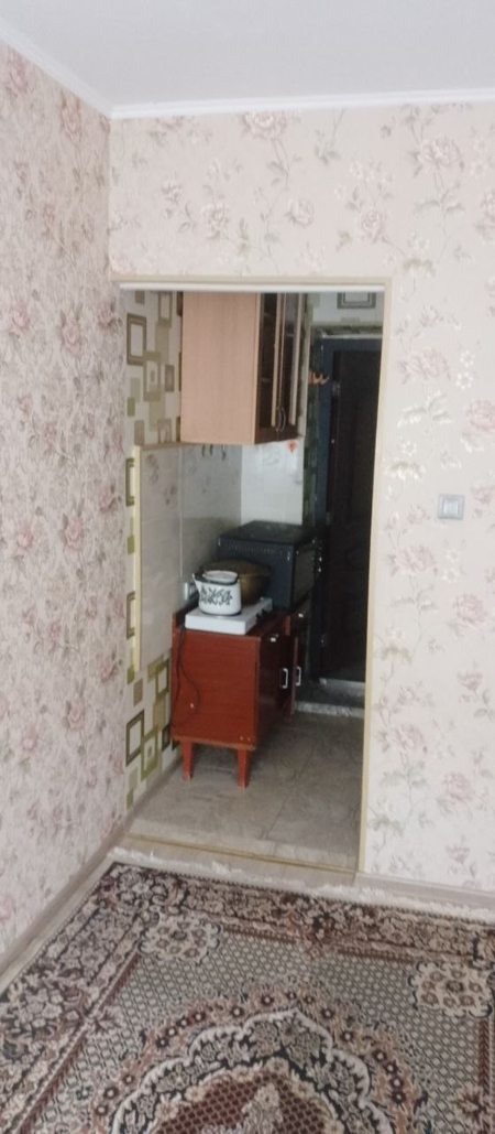 Продаётся квартира в Сергели 1, 1- комнатная, 2- этаж. Бывшие общежити