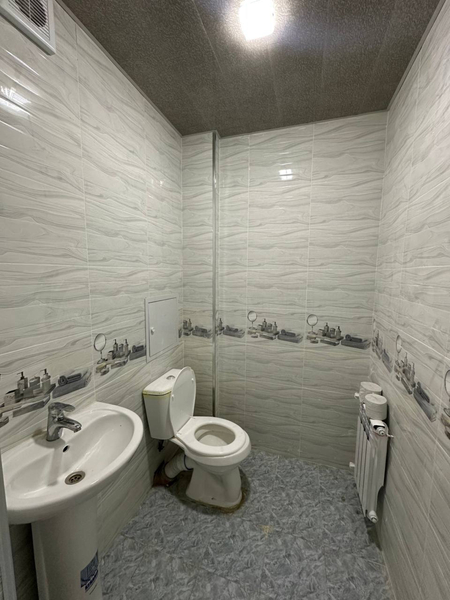 Срочно Корасув Академия 1 этаж 2 хона 72м²